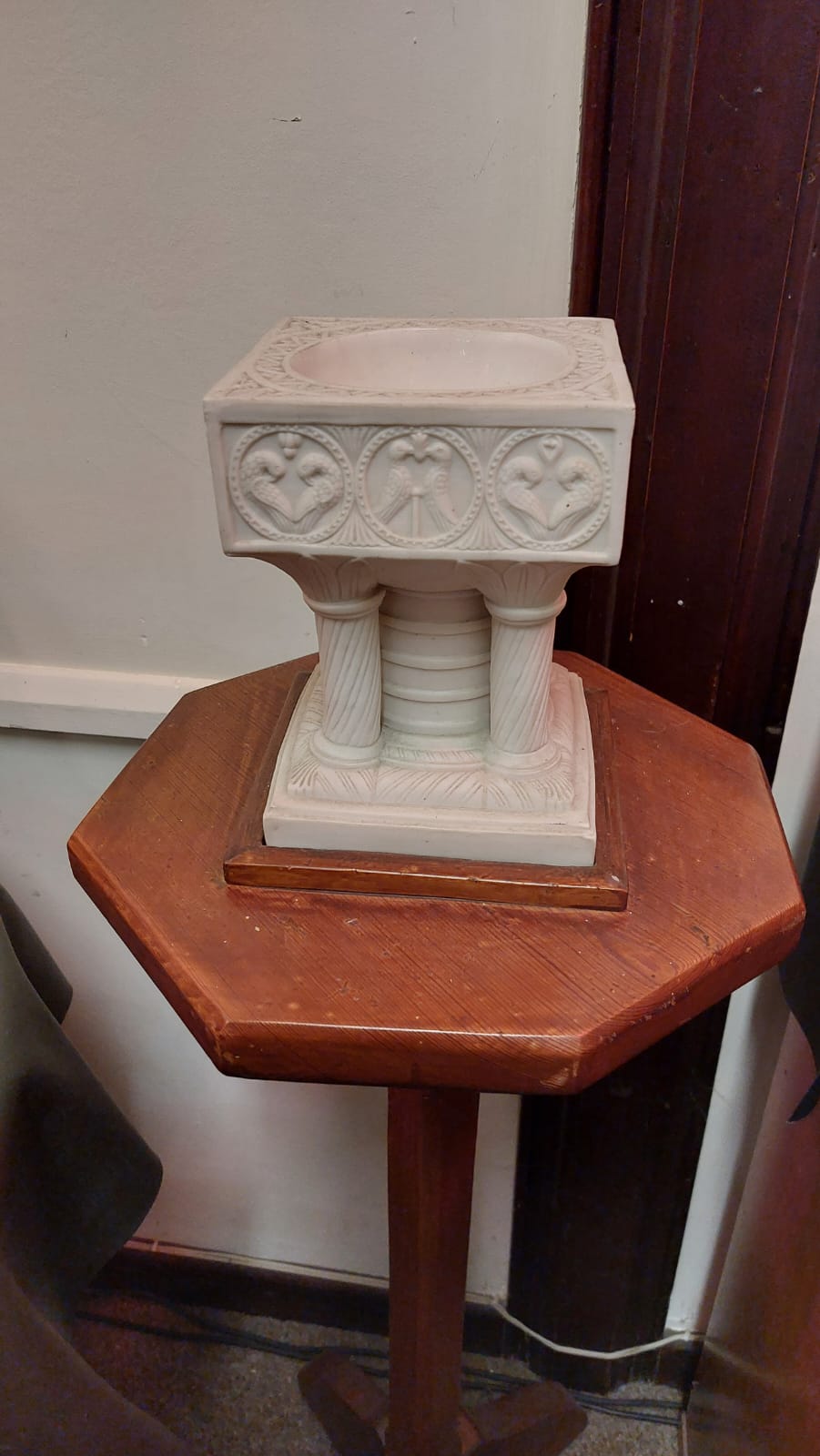 A gallery of Methodist baptismal fonts | New contributions | My ...